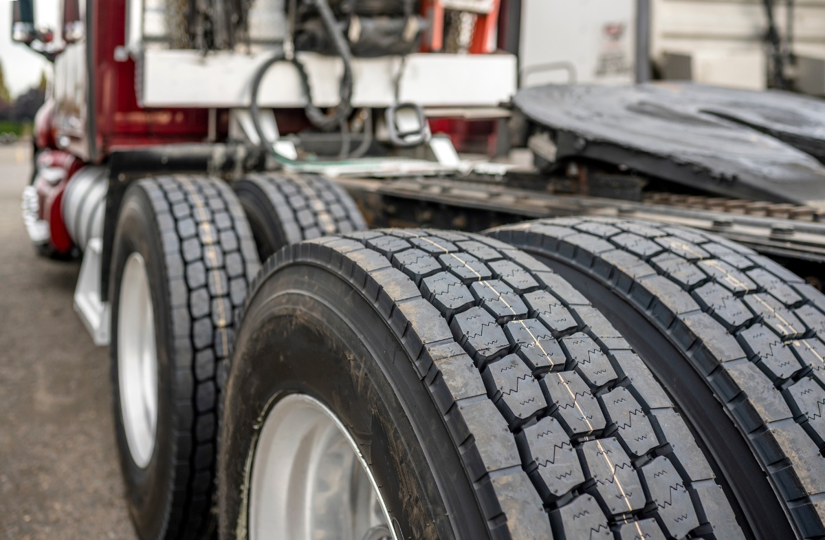 What Are Sliding Tandems on a Trailer? A CDL Truck Driver’s Guide